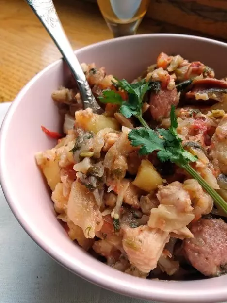 Guisado à roça com frango e linguiças defumadas