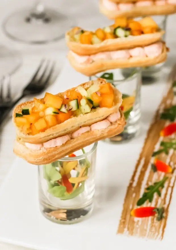 Eclairs e nang le shrimp cream le persimmon tartare