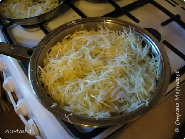 Koken Masterklasse Kulinêr resept Gestoofde fisk mei kool yn tomatensap Itenprodukten foto 8