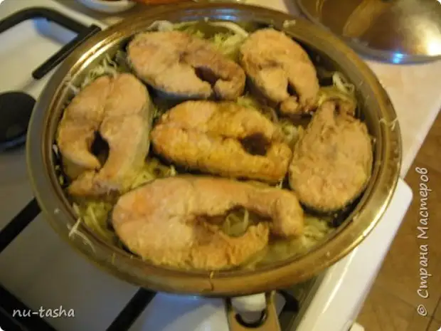 Koken Masterklasse Kulinêr resept Gestoofde fisk mei kool yn tomatensap Itenprodukten foto 9