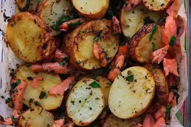 Patatas campestres con pescado rojo y nuestra alma