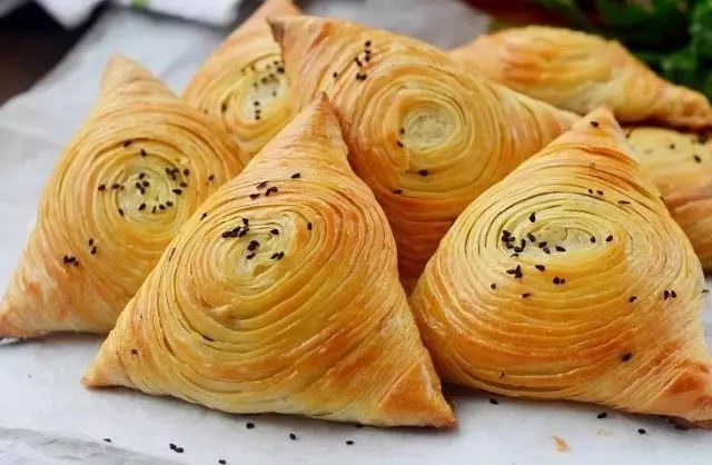 I-Samsa Uzbek puff