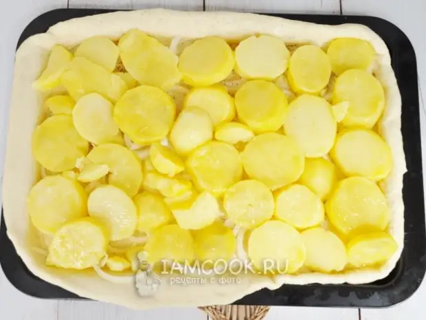 Lay out potato layer