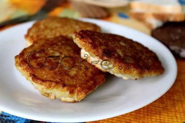 Pancakes tat-tiġieġ u tal-patata - dehbi, iqarmeċ bit-tewm!