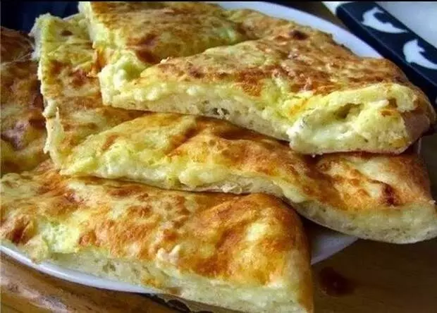 Khachapuri com queijo e ovo cozido: incomum, saboroso, barato