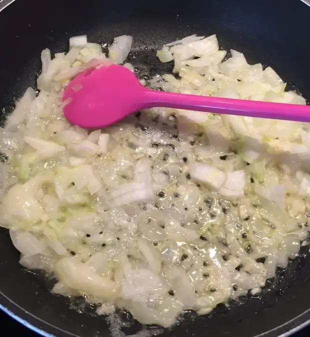 oinniún sautéed le gairleog