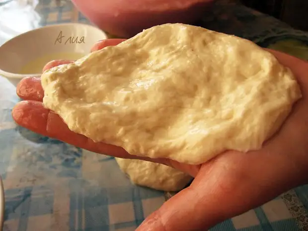 Célèbres tartes au foie d'Orsk à base de pâte