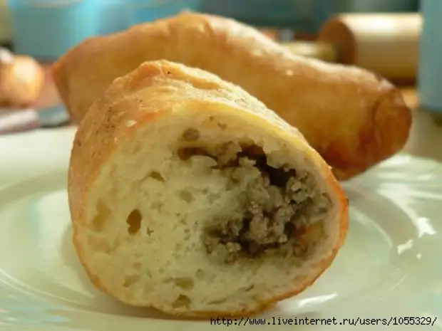 Célèbres tartes au foie d'Orsk à base de pâte