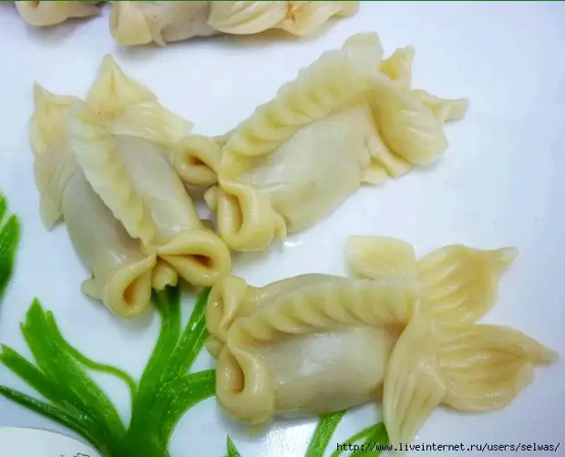 Anyị na-eme dumplings na Chinese