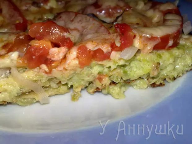 Bir tavada zucchini pizza - seçdiyiniz altı seçim