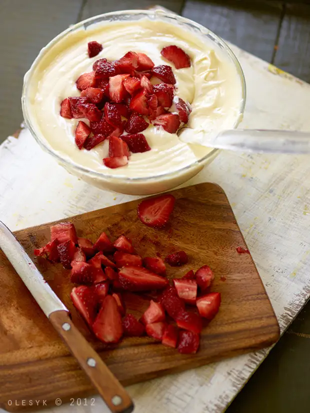 strawberries سان Cheesecake, mascarpone ۽ اڇو چاکليٽ نه پڪل