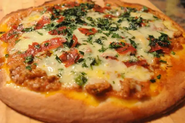 Pizza ọlẹ ni onjẹ onjẹ lọra