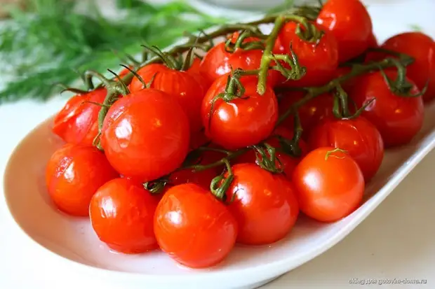 Szybkie marynowane pomidory koktajlowe