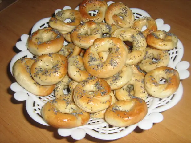 घरको बनाइएको bagels - पुरानो रूसी नुस्खा