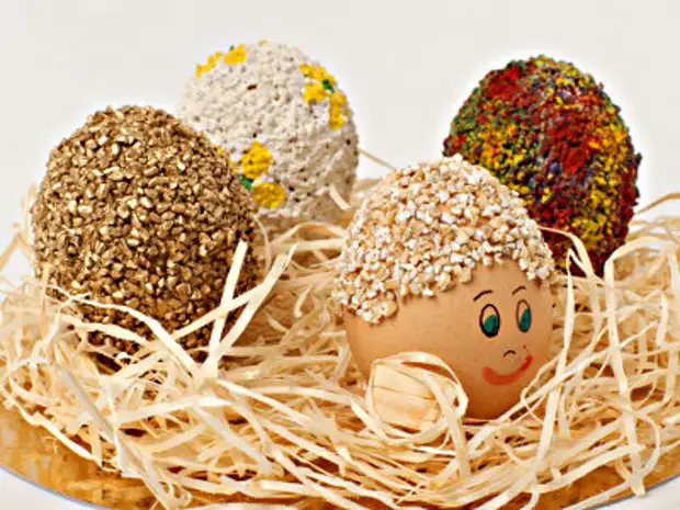 Paskalya yumurtalarını süslemenin en iyi 15 yolu