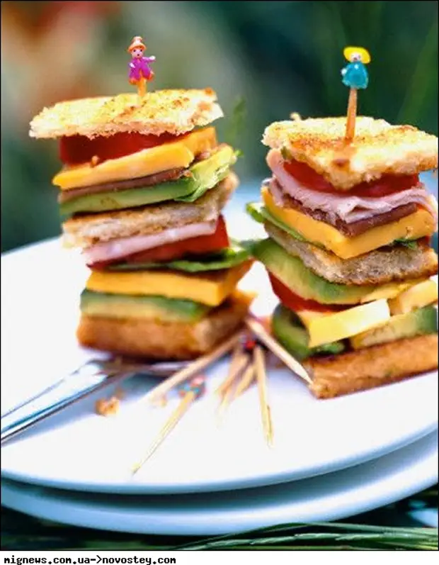 How to make sandwiches festively