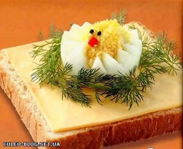 How to make sandwiches festively