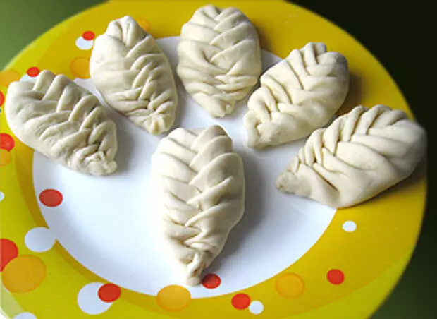 Jinsi ya swaddle dumplings, manti na pies