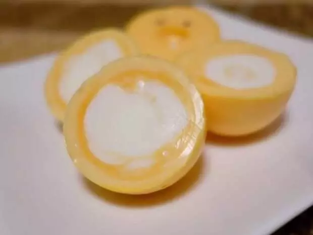 Sådan koger du et æg med blommen udad (video)