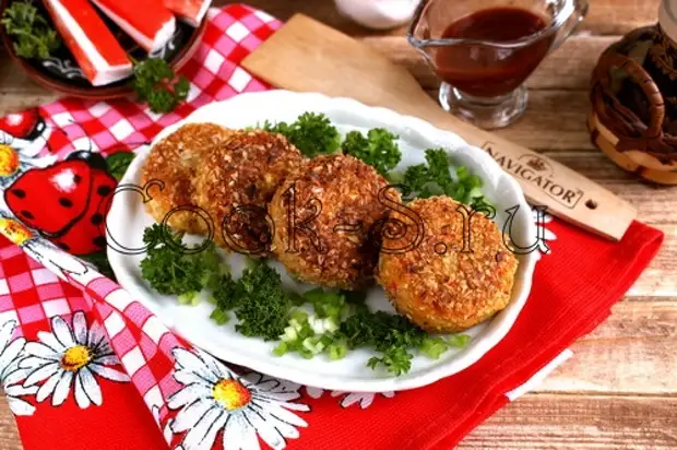 costeletas de batata com palitos de caranguejo