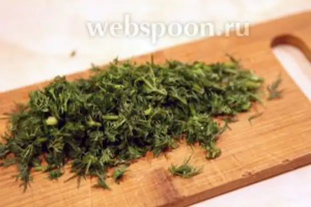 Let's cut dill greens.