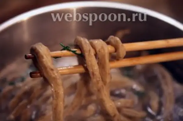 Our mushroom noodles in low-fat chicken broth are ready.