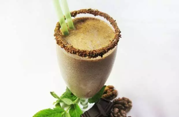 Chocolate nut smoothie