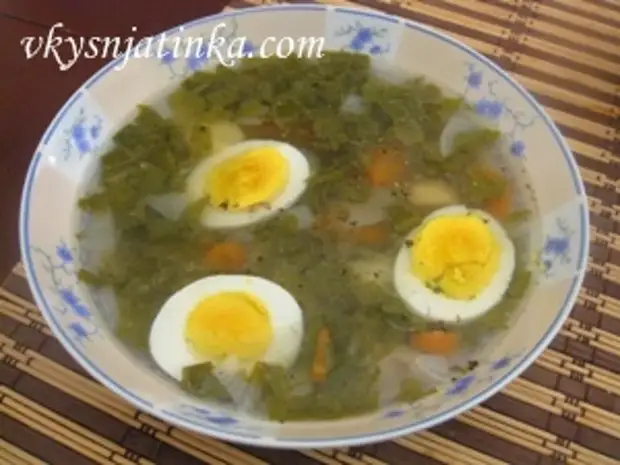 Green borsch na akwụkwọ nri (foto)