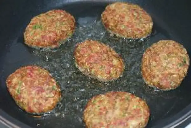 Cutlets anụ na oatmeal