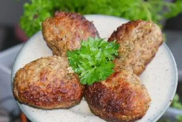 Cutlets anụ na oatmeal