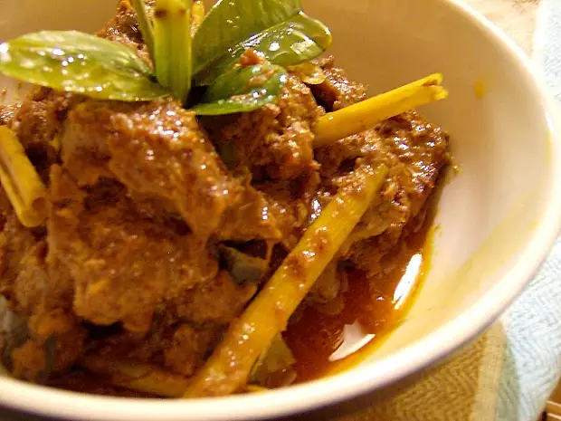 11. Rendang, Indonésie