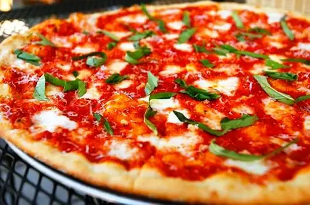 2. Pizza napolitaine, Italie