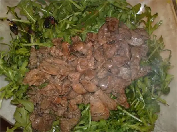 Poulet Liewer mat Pistazien an Rucola