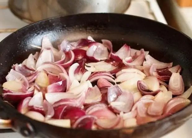 Poulet Liewer mat Pistazien an Rucola