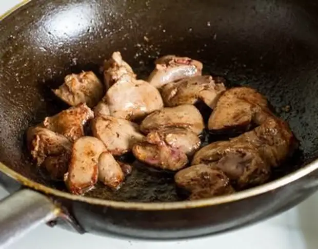 Poulet Liewer mat Pistazien an Rucola