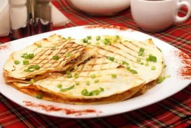 Quesadilla د چرګ سره