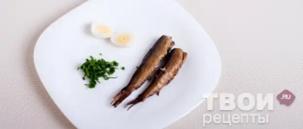 Sprotten op een kussen van aubergine en borodinobrood - recept