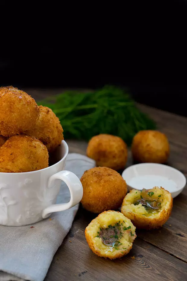 Croquettes pẹlu ata ilẹ nkún