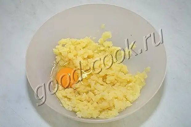 peta me patate me proshutë