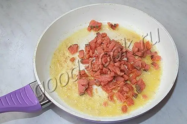 spaghetti pẹlu mu ẹja