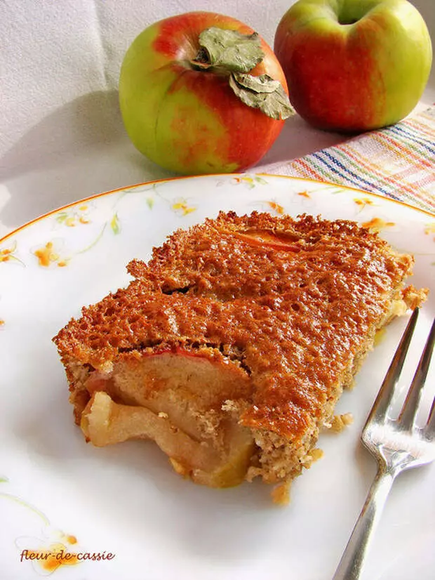 Oatmeal casserole nga adunay mga mansanas