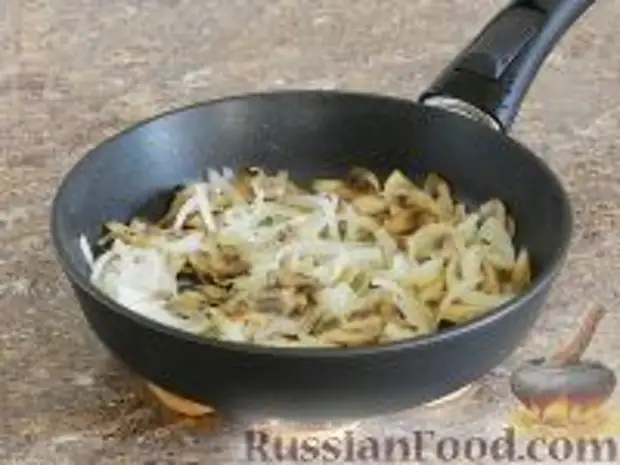 Foto des Rezepts: Salat mit Tintenfisch und Pilzen - Schritt Nummer 3