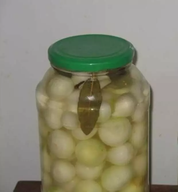 Kekere pickled alubosa