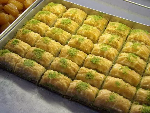 Baklava - tradisyonal nga Greek sweets nga adunay mga ugat sa Turkey