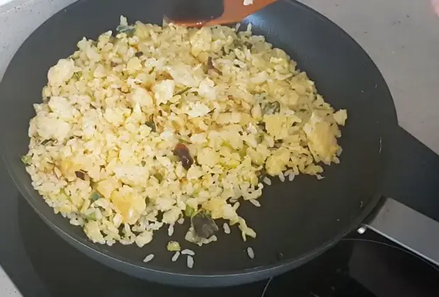 frying rice