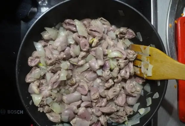 Chicken herten yn tomaat