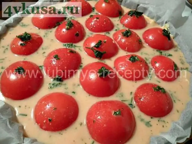 Budapest nkhuku ndi phwetekere casserole