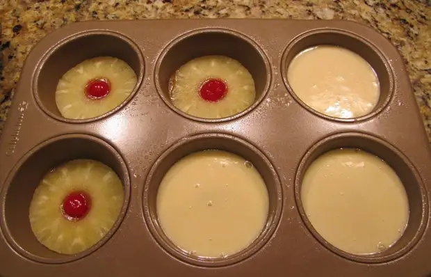 pineapple flip cupcakes