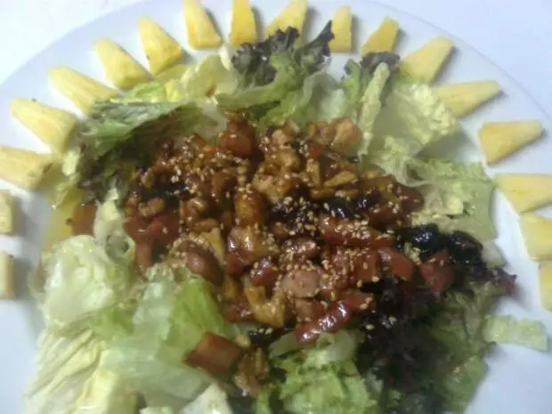 OTRA ENSALADA CALIENTE (CON TOCINO, QUESO Y NUECES)