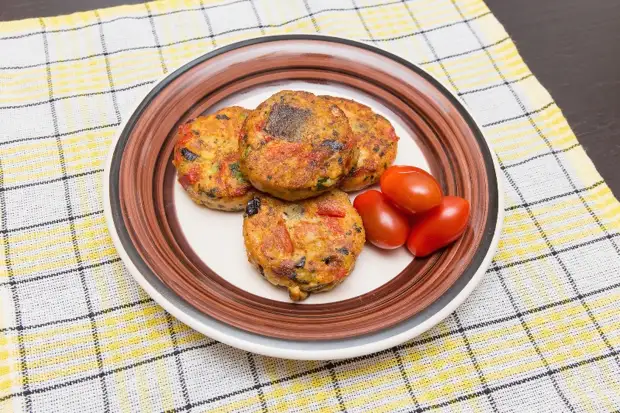 Eggplant iyo zucchini cutlets oo leh jiis cariish ah